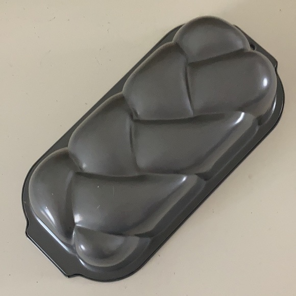 Ekco Baker’s Secret | Kitchen | Vintage Ekco Bakers Secret Braided Loaf ...